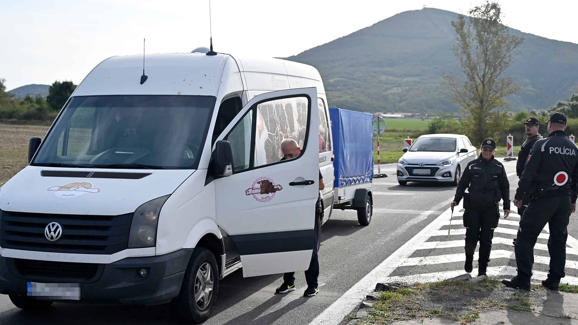 Kontroly na hraniciach s Maďarskom sa predĺžia do 23. decembra - Emefka Daily