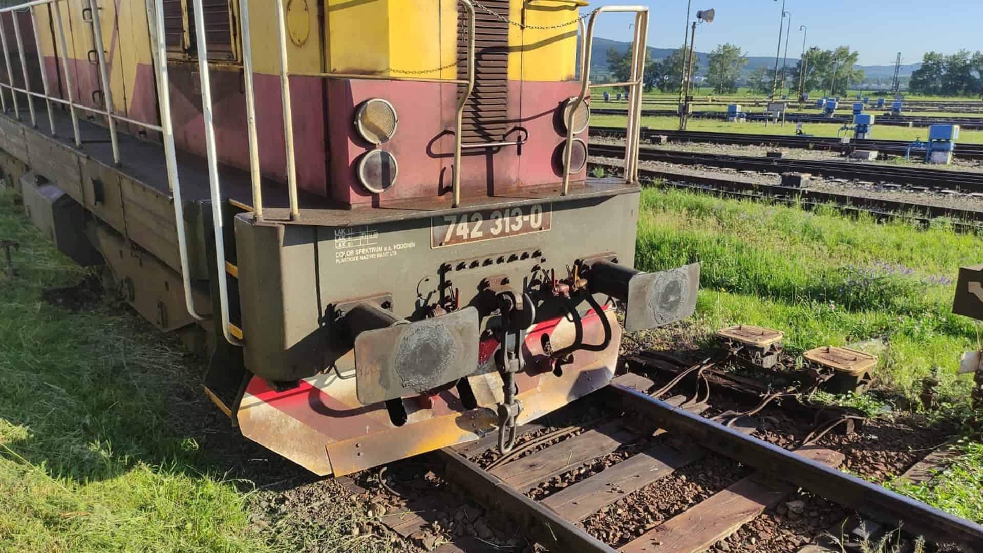 V úseku Palárikovo - Tvrdošovce sa vykoľajil vlak - Emefka Daily